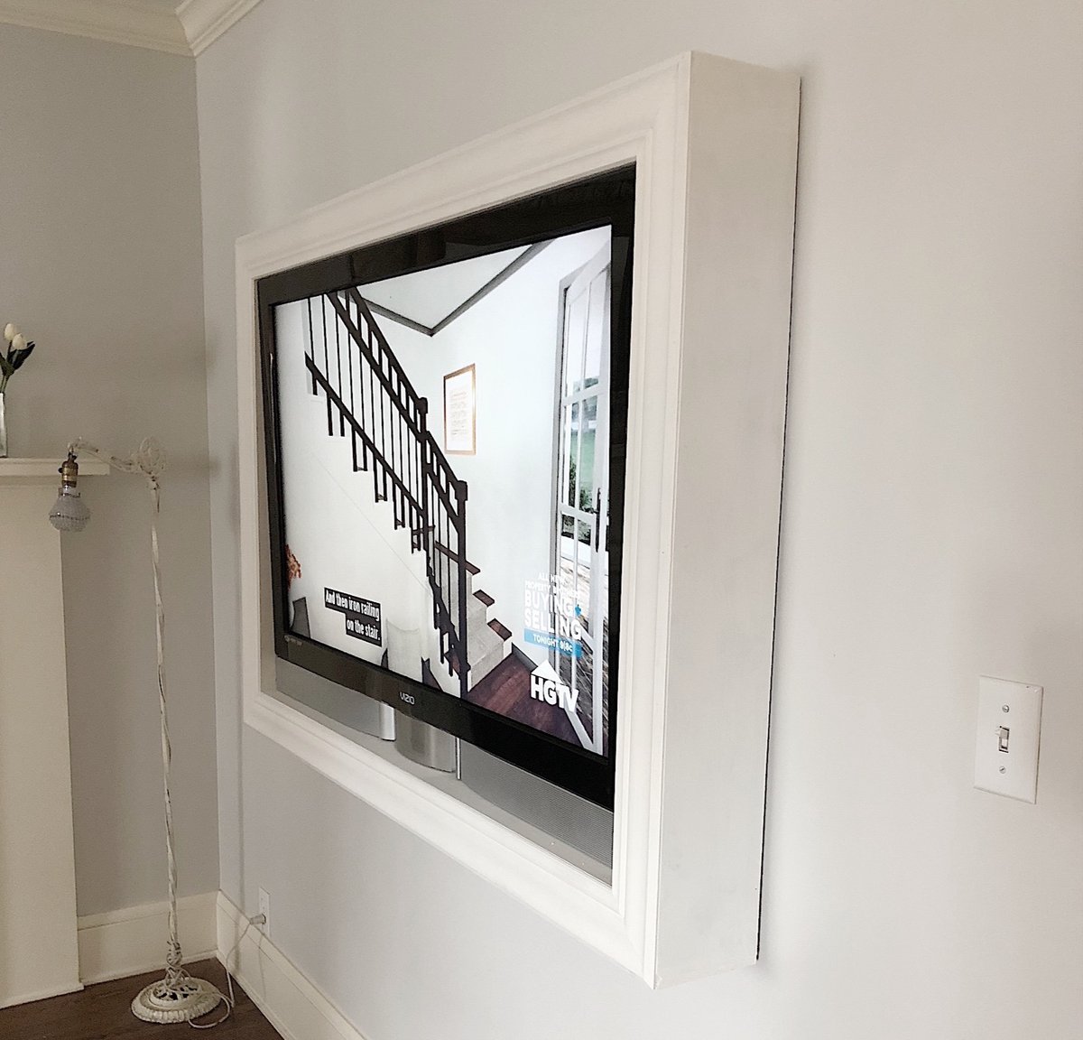 27 Modern TV Mount Ideas for the Living Room and Beyond [PHOTOS]